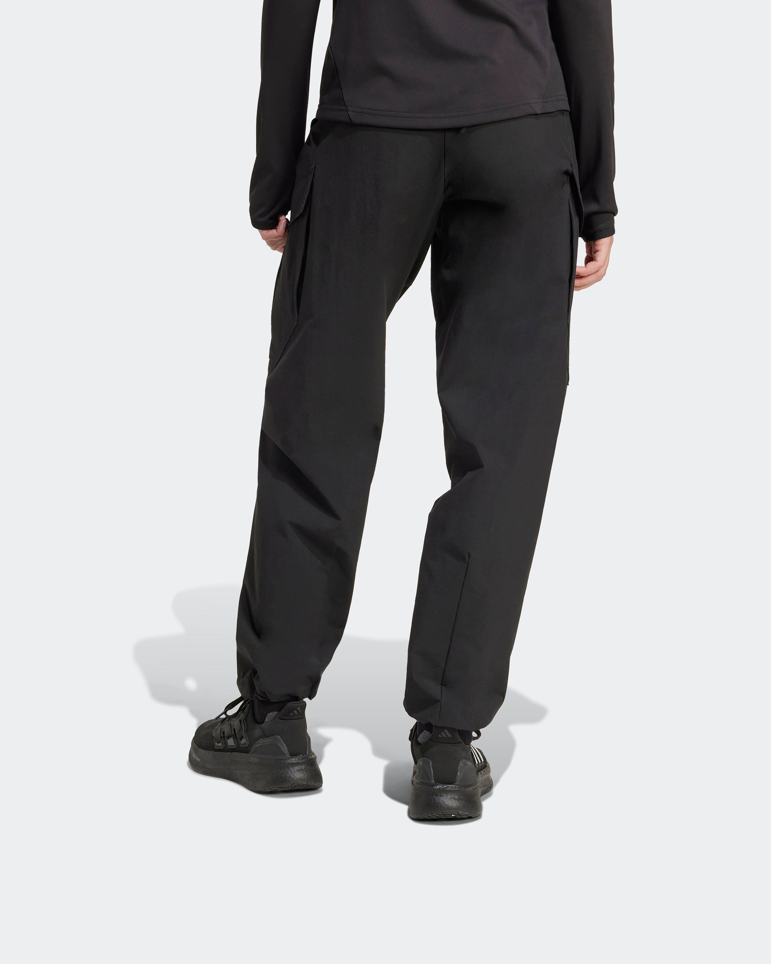 Womens 2025 Mechanics Joggers Black | Official Mercedes-AMG PETRONAS F1 ...