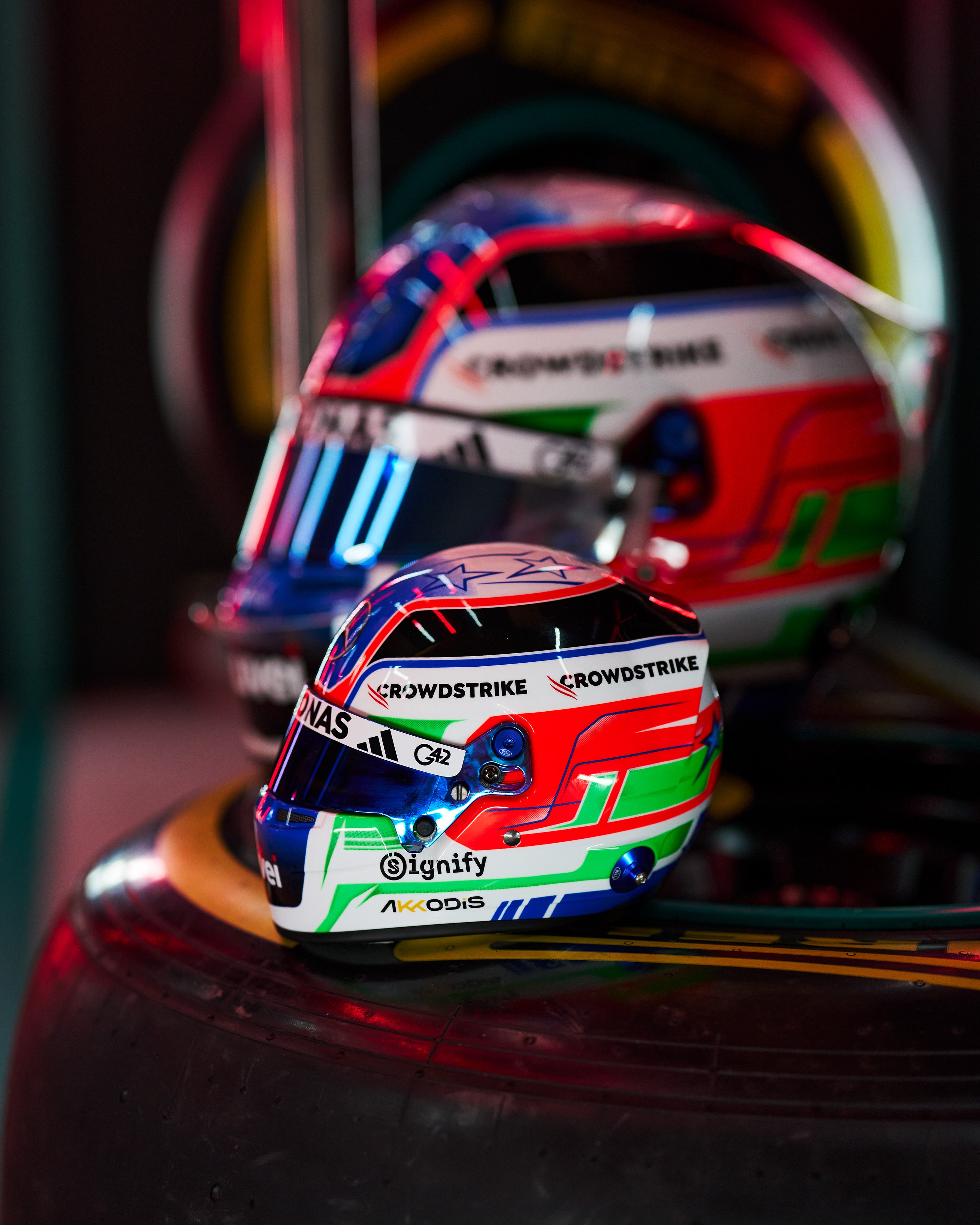 Kimi Antonelli 2025 Mini Bell Helmet Replica 1:2 | Official Mercedes ...