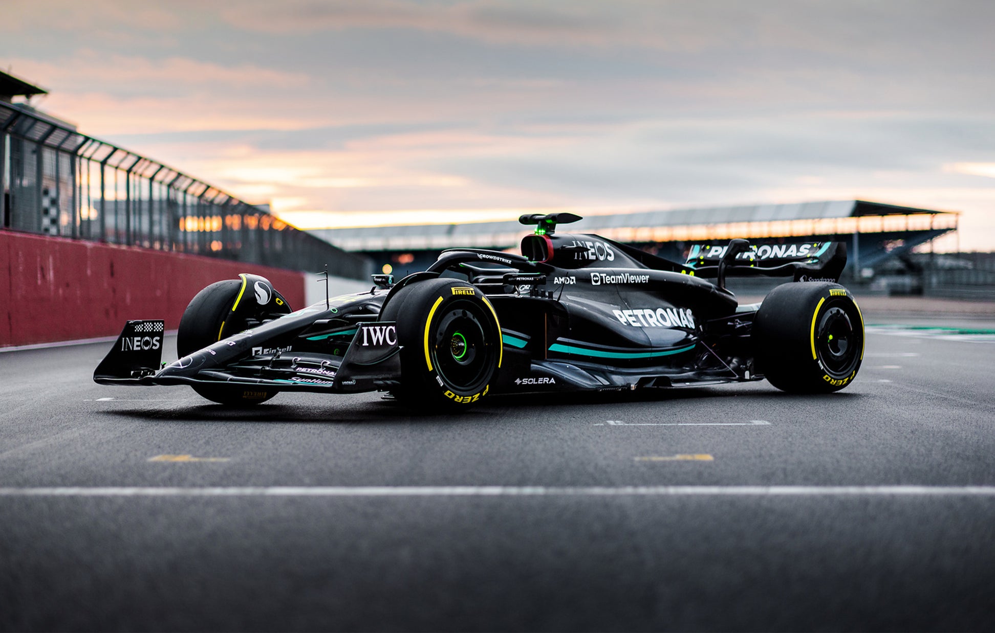Official Mercedes-AMG PETRONAS F1 Team Store